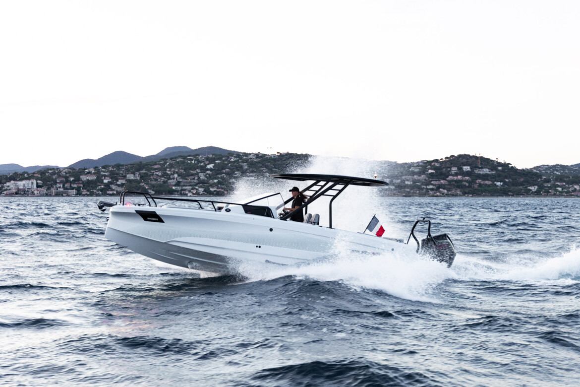 Shadow 300 Quantum White Cross-Top - Boats for Sale - For Sale | BRABUS