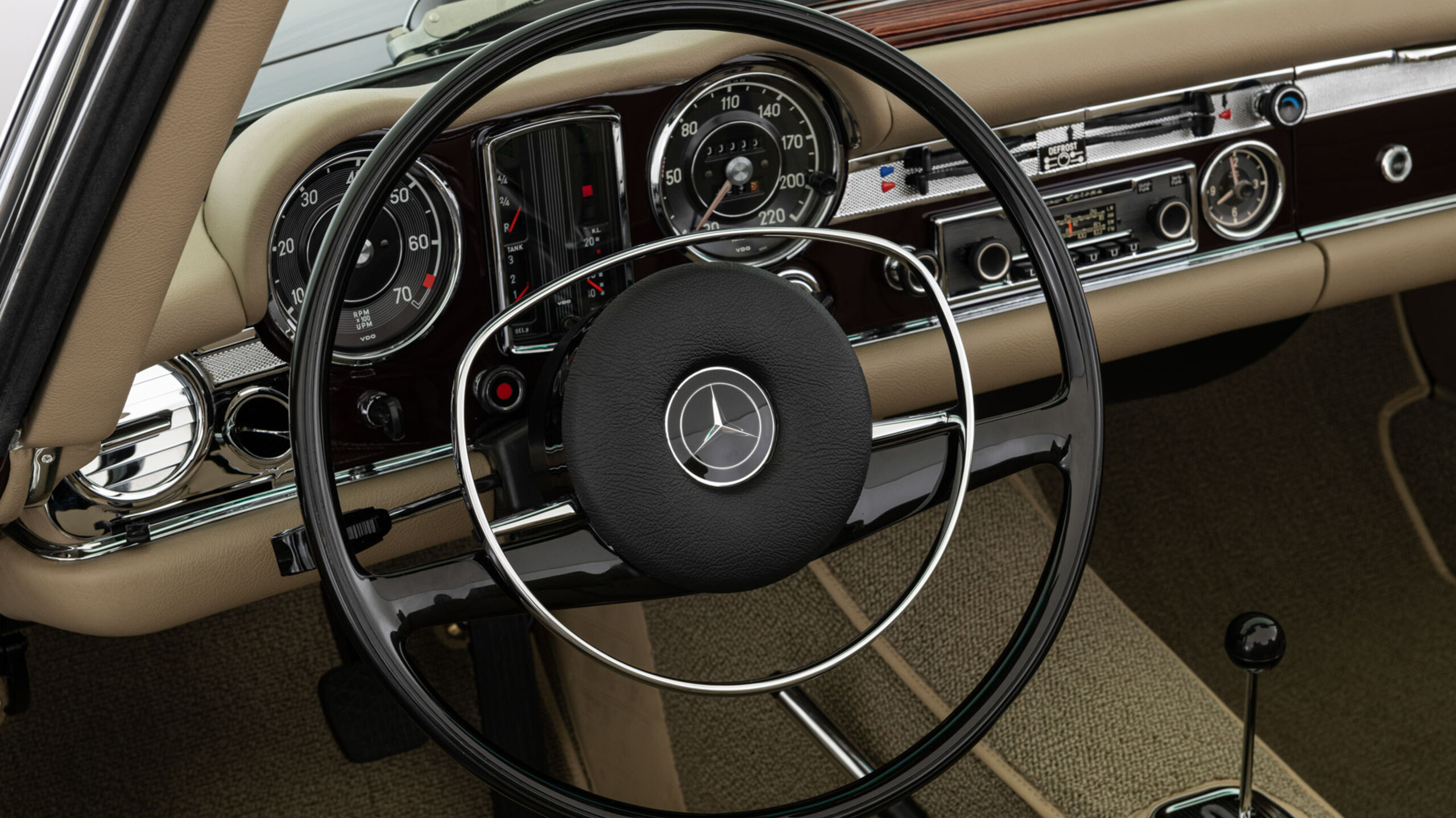 Mercedes-Benz 280 SL Pagoda - Classics - Cars - BRABUS