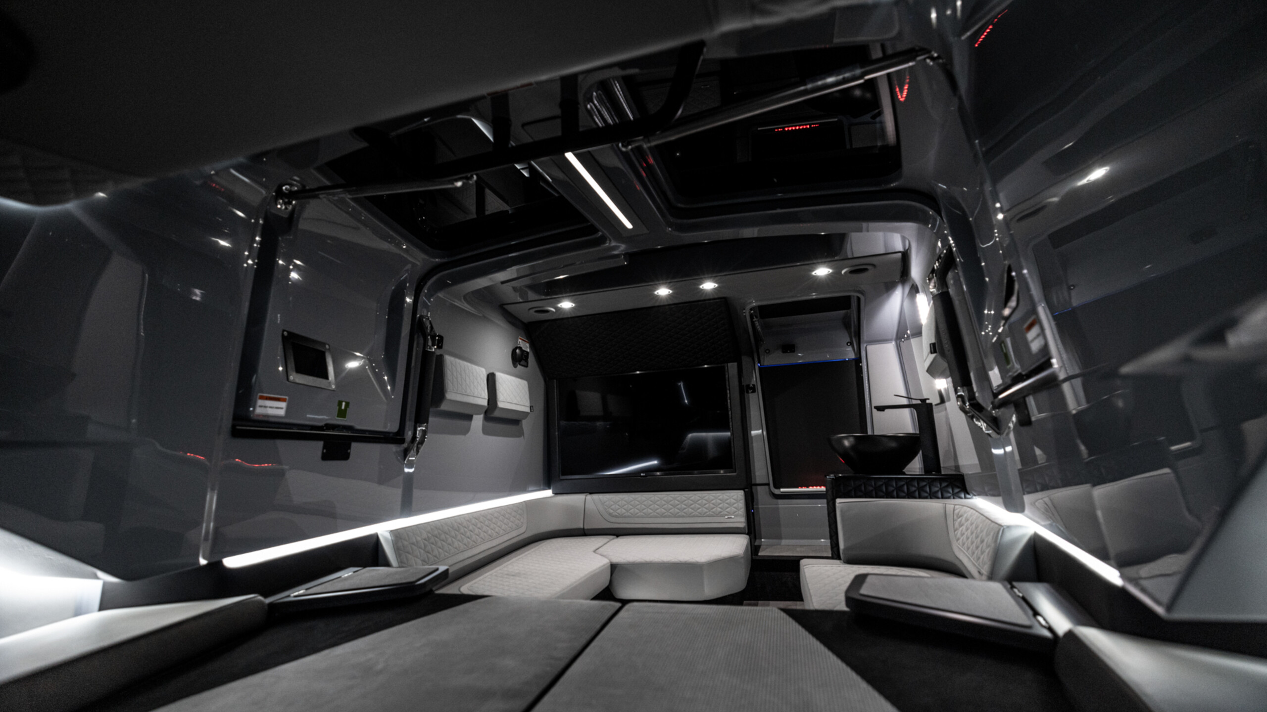 BRABUS Shadow 900 XC Cross Cabin - Superboats - Boats - BRABUS