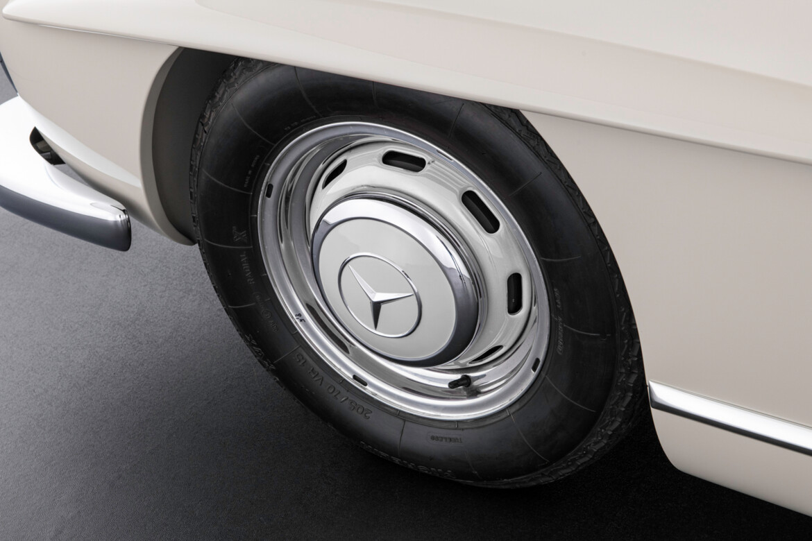 Mercedes-Benz 300 SL Roadster - Classics - Cars | BRABUS