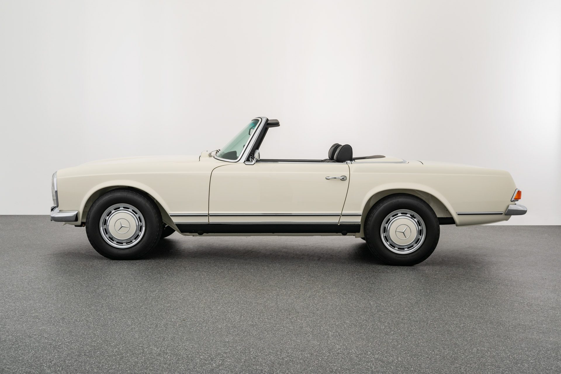 Mercedes-Benz 280 SL Pagode - Classics - Cars | BRABUS