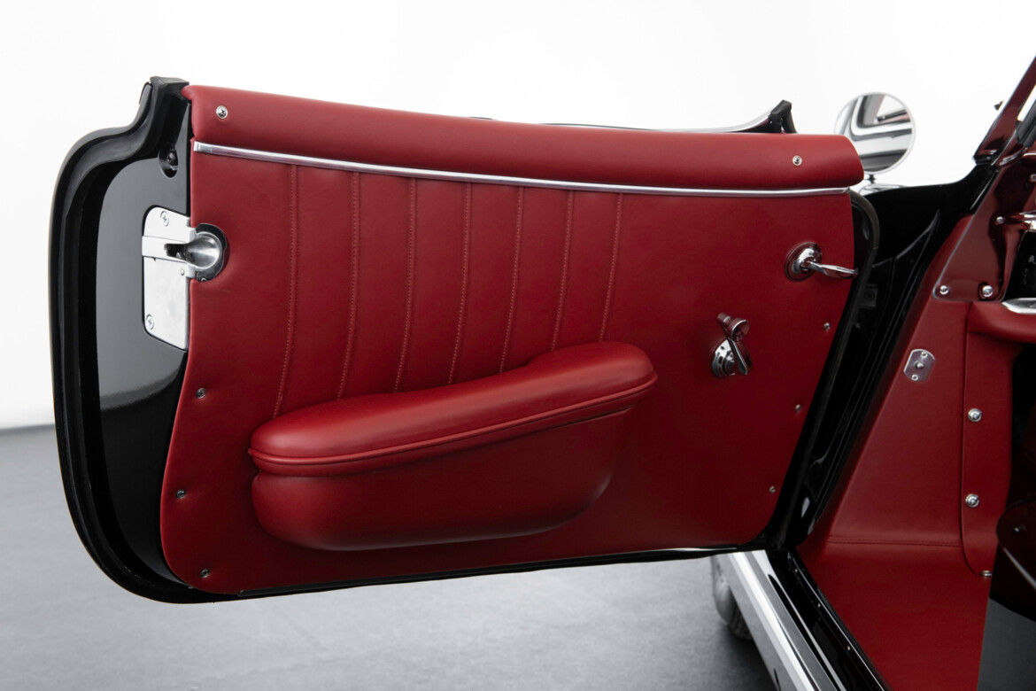 Mercedes-Benz 300 SL Roadster - Classics - Cars - BRABUS