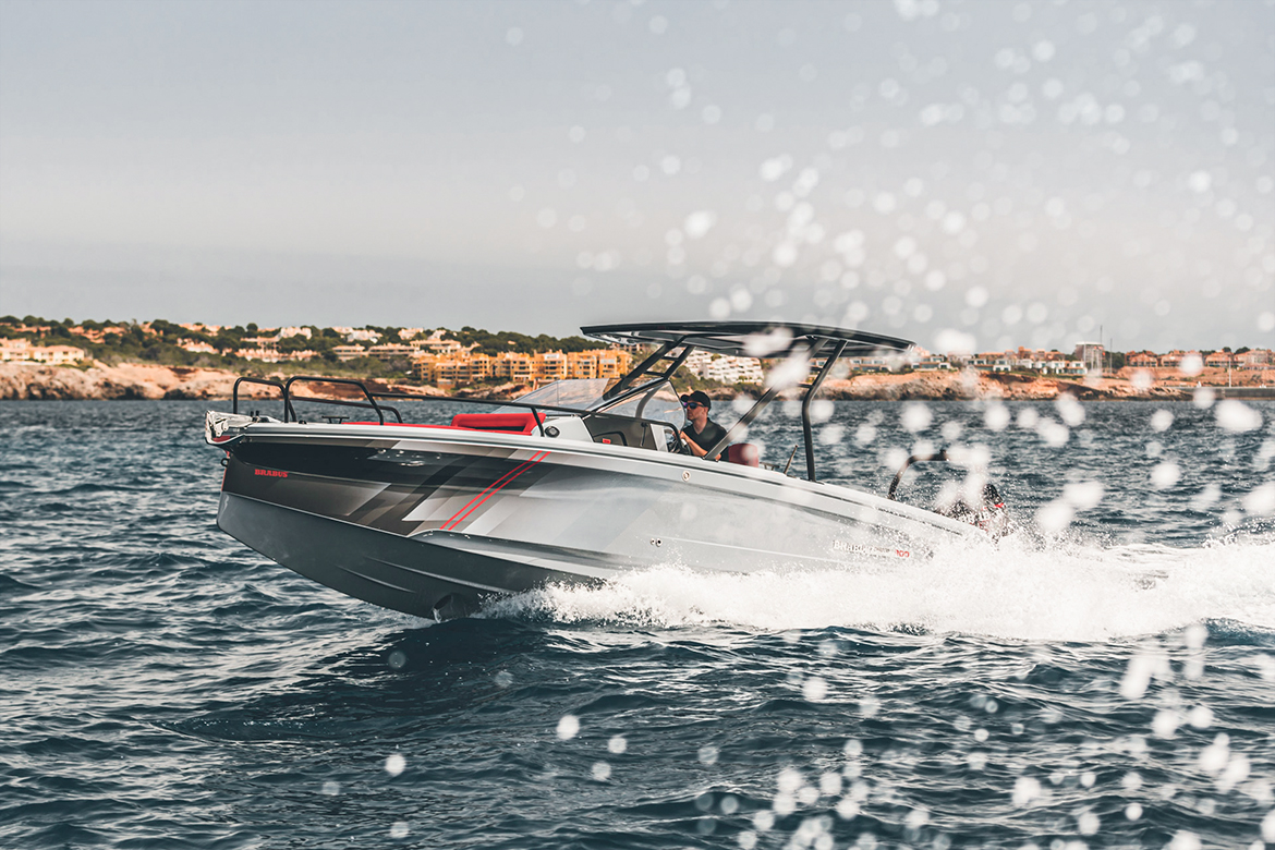 BRABUS Shadow 300 Cross-Top & Cross-Bow - Superboats - Boats | BRABUS
