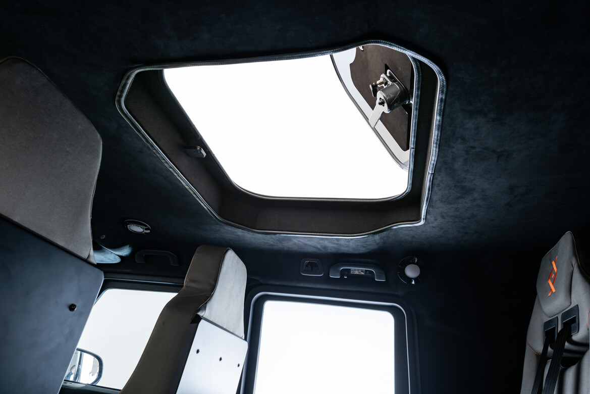 INVICTO MISSION VR6 Plus ERV fully certified armoured vehicle with ...