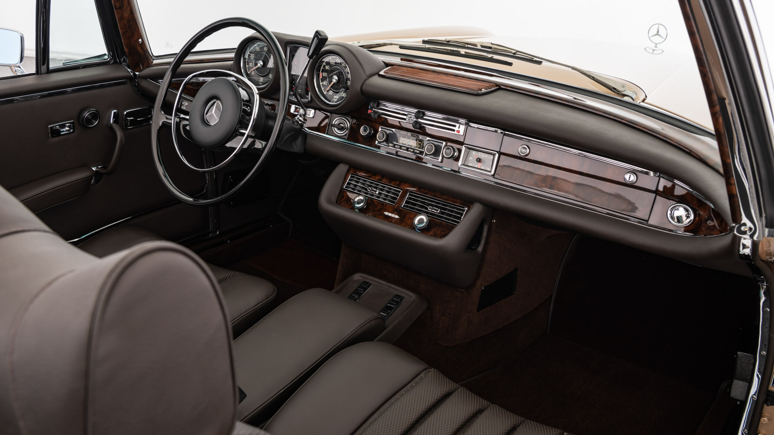 Mercedes-Benz 280 SE 3.5 Cabriolet - Classics - Cars - BRABUS