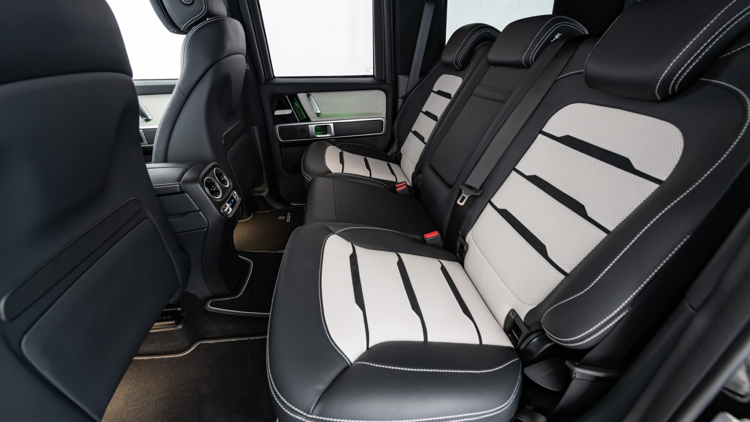 INVICTO PURE VR6 Plus ERV fully certified armoured vehicle with blast ...