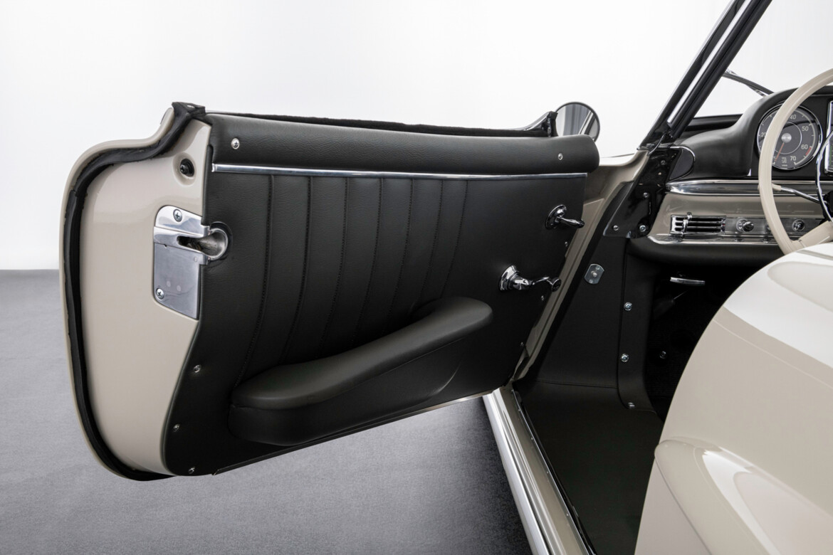 Mercedes-Benz 300 SL Roadster - Classics - Cars | BRABUS