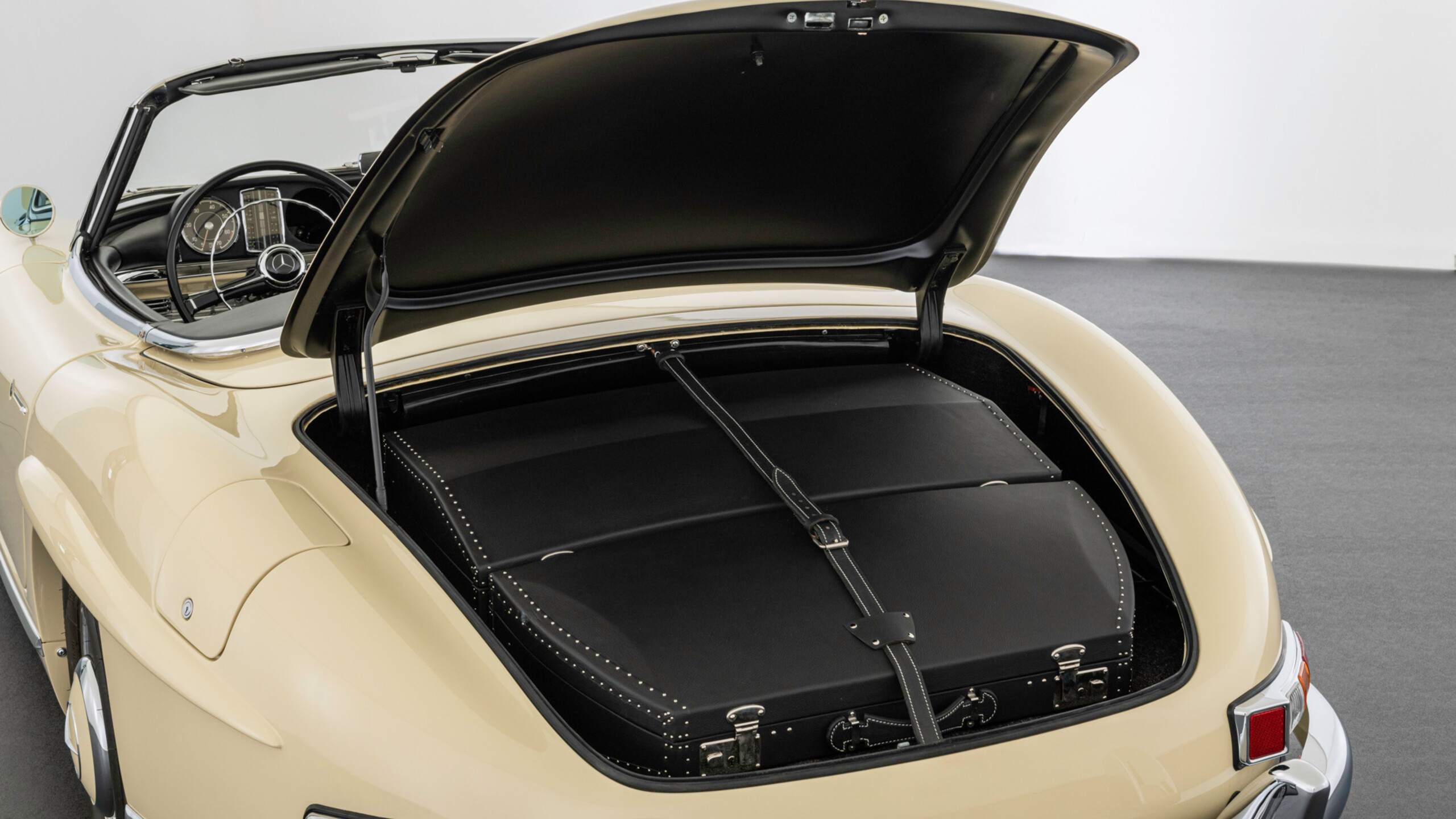 Mercedes-Benz 300 SL Roadster - Classics - Cars - BRABUS