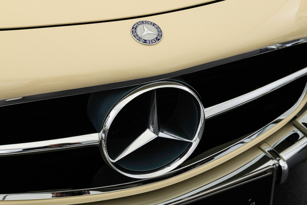 Mercedes-Benz 300 SL Roadster - Classics - Cars | BRABUS