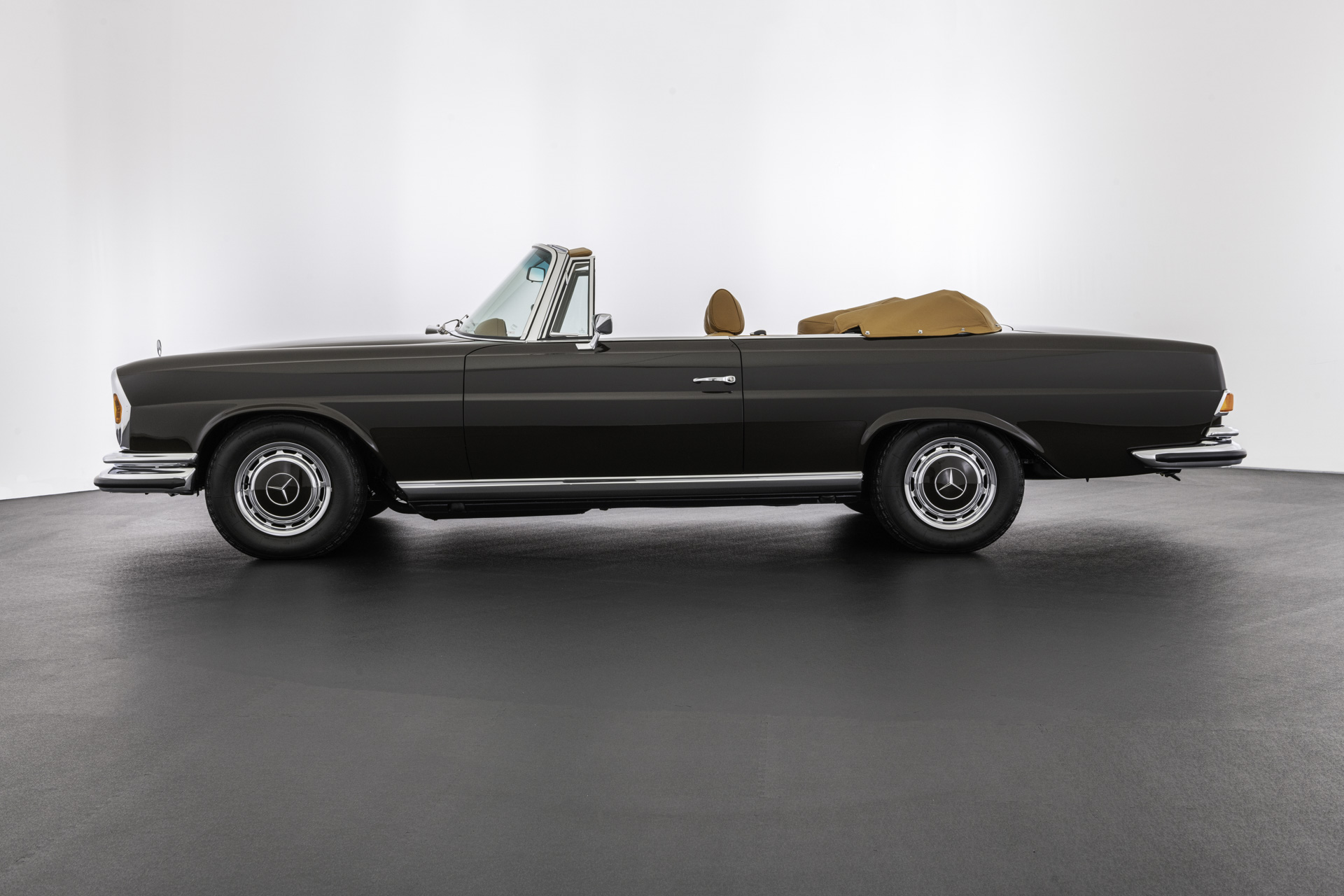 Mercedes-Benz 280 SE 3.5 Cabriolet - Classics - Cars | BRABUS