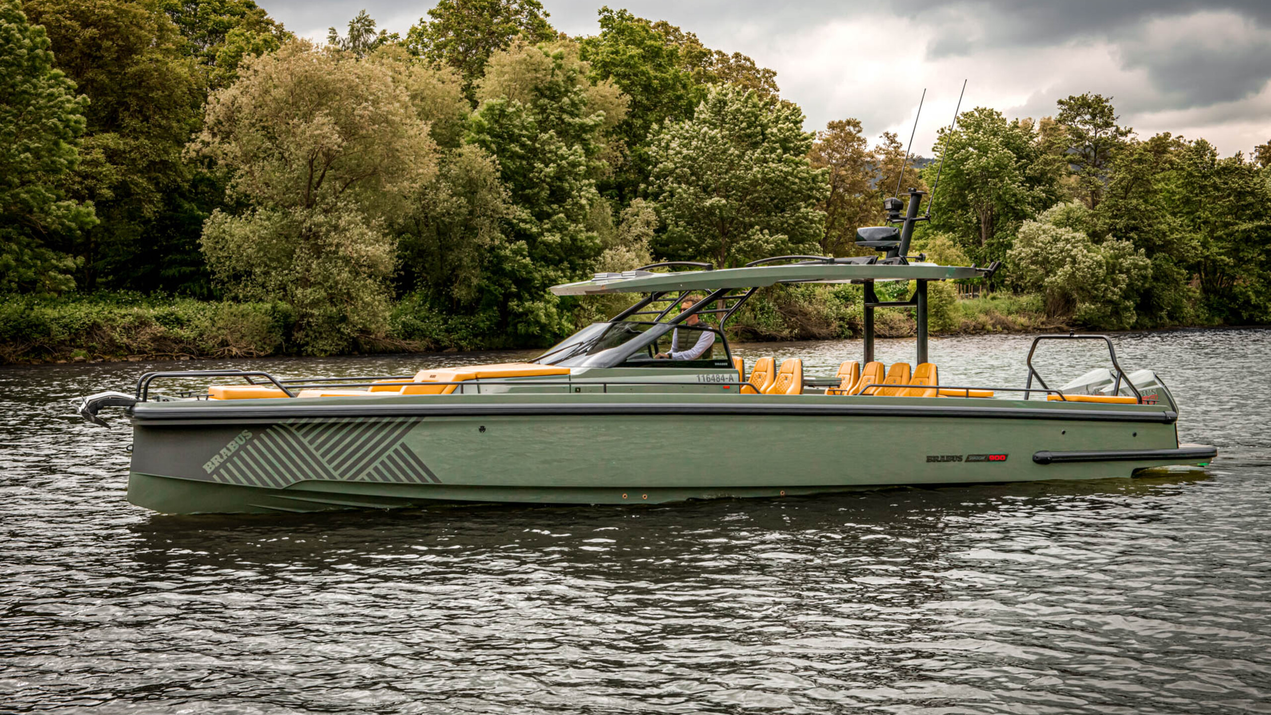 BRABUS Shadow 900 Sun-Top Stealth Green Signature Edition - Superboats ...