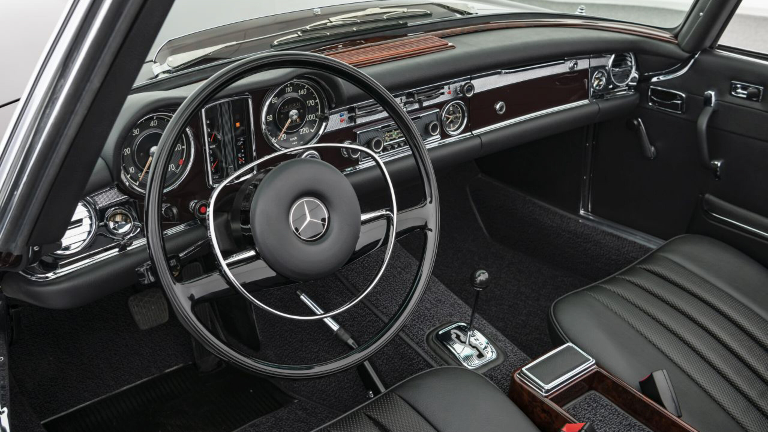 Mercedes-Benz 280 SL Pagoda - Classics - Cars - BRABUS