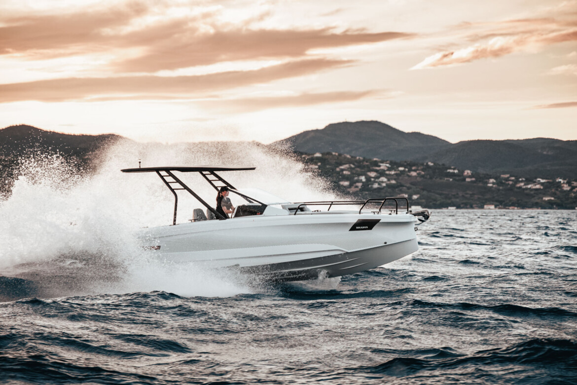 Shadow 300 Quantum White Cross-Top - Boats for Sale - For Sale | BRABUS