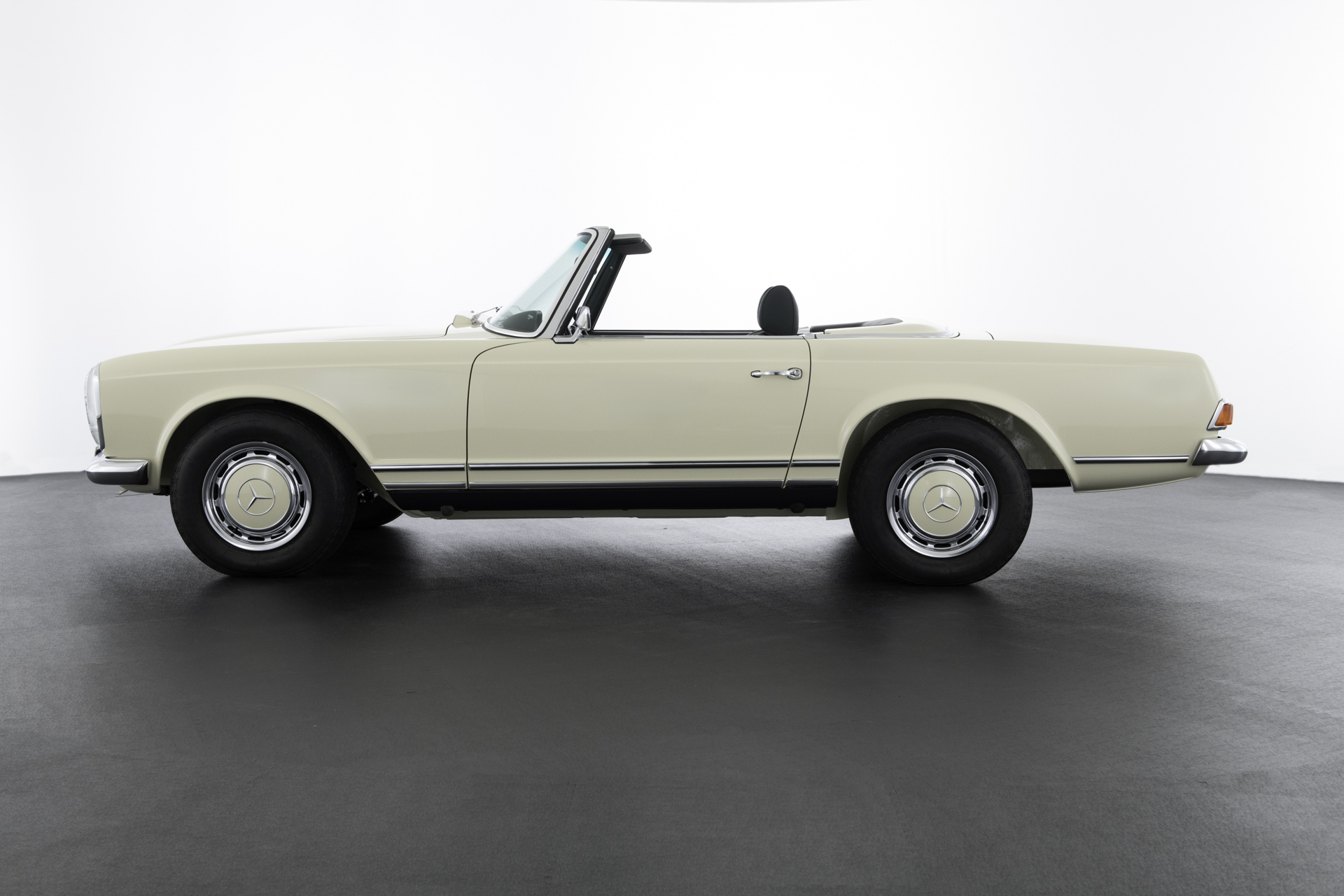 Mercedes-Benz 280 SL Pagoda - Classics - Cars | BRABUS